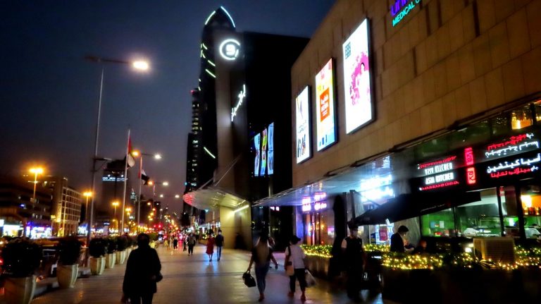 Meena Bazaar Dubai | What to Shop, How to Reach and Tips